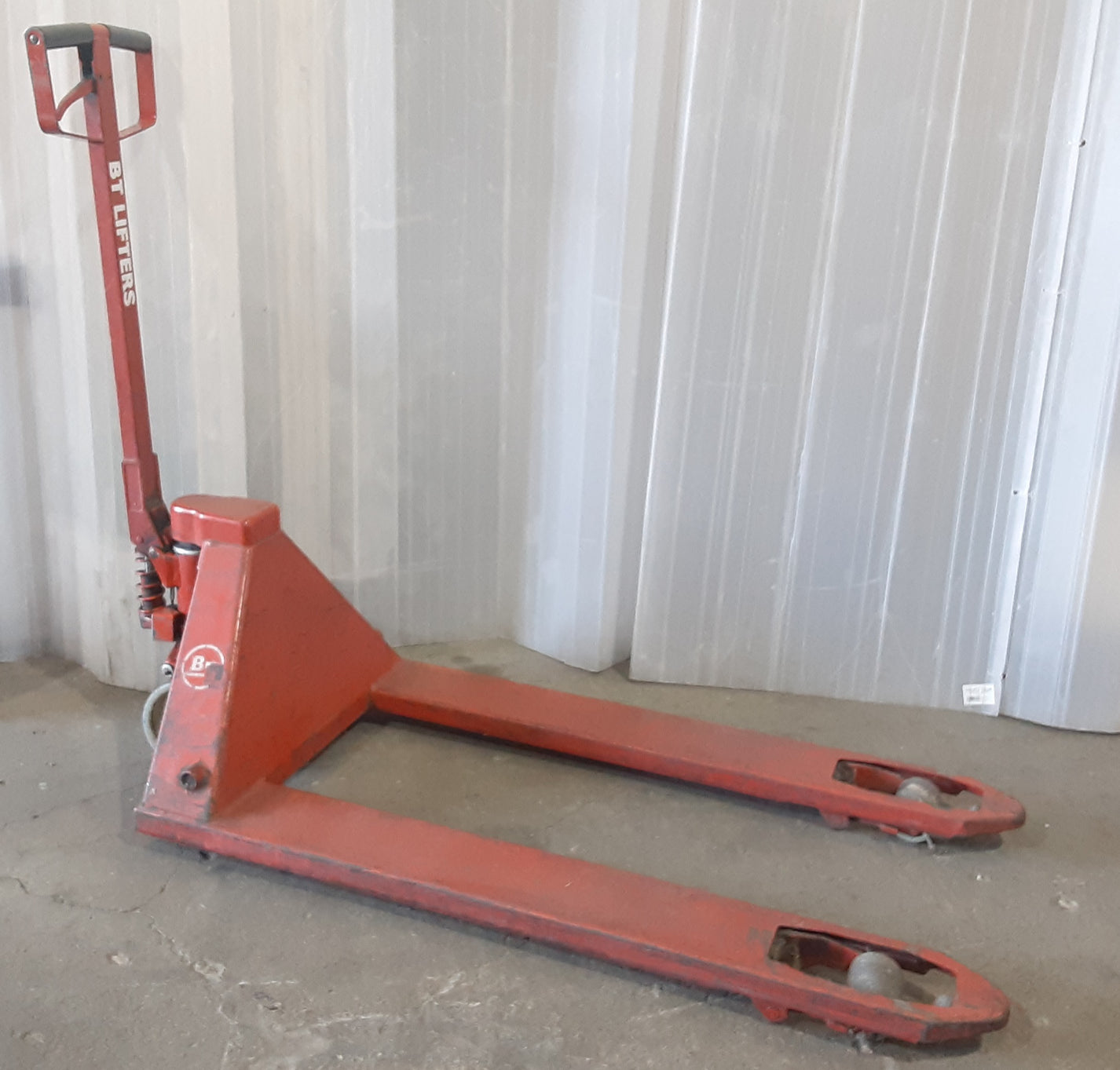 中古 BT社製 BTリフター BTL2000 手動式 低床ハンドリフト 最大積載量2000kg - 中古機械販売 カミカッコー