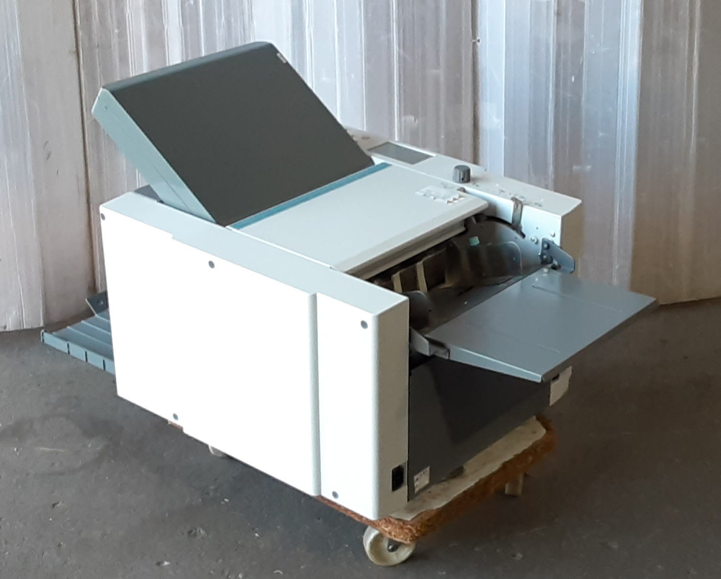 中古 デュプロ(Duplo)製 デュプロフォルダーDF-999 卓上型紙折機 - 中古機械販売 カミカッコー