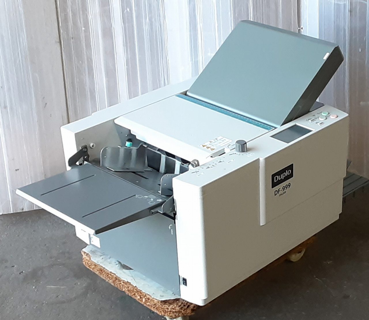 中古 デュプロ(Duplo)製 デュプロフォルダーDF-999 卓上型紙折機 - 中古機械販売 カミカッコー