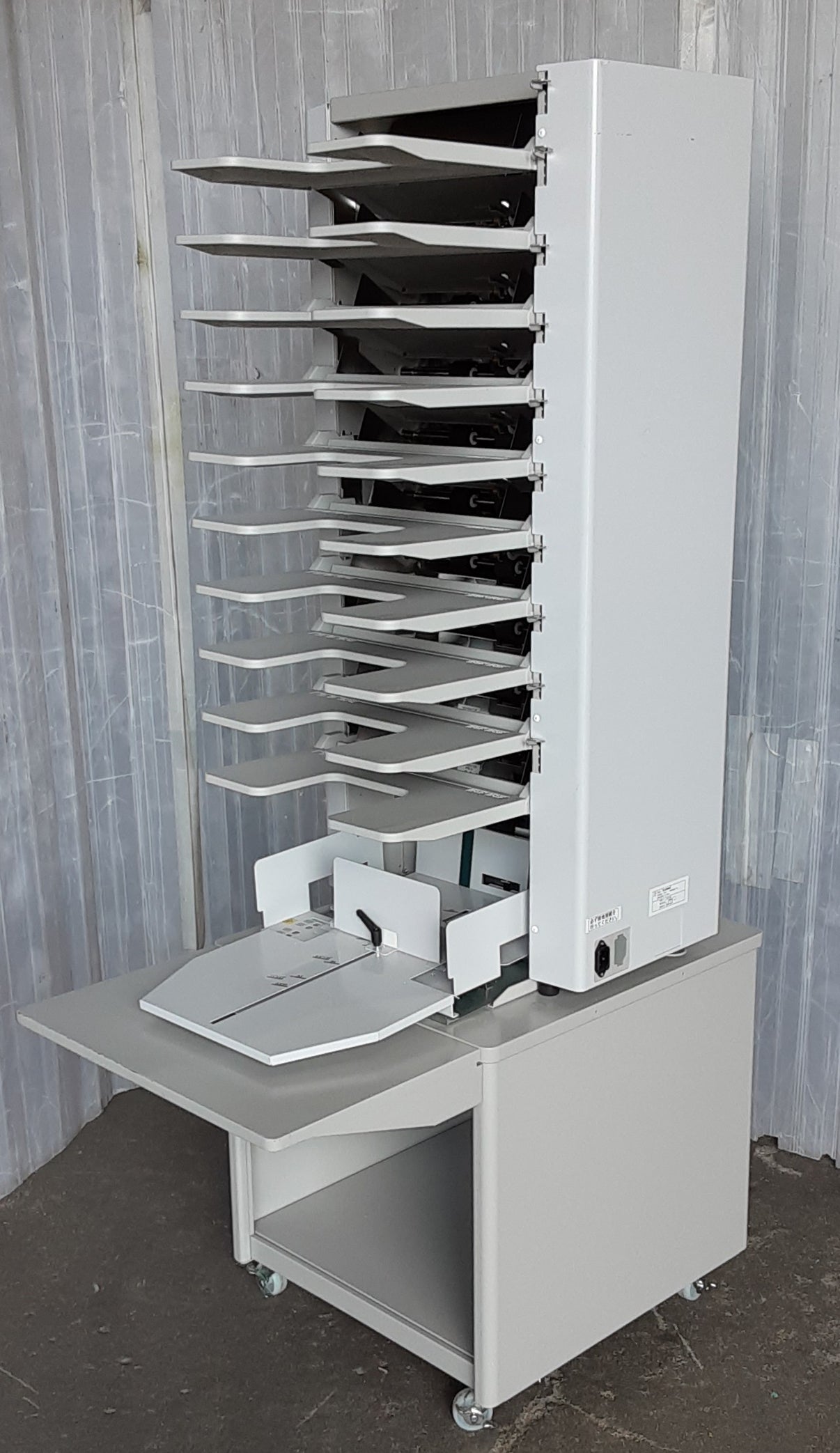 中古 リソー TC7100 コロ式卓上丁合機 段数10段 A3ノビ対応 - 中古機械販売 カミカッコー